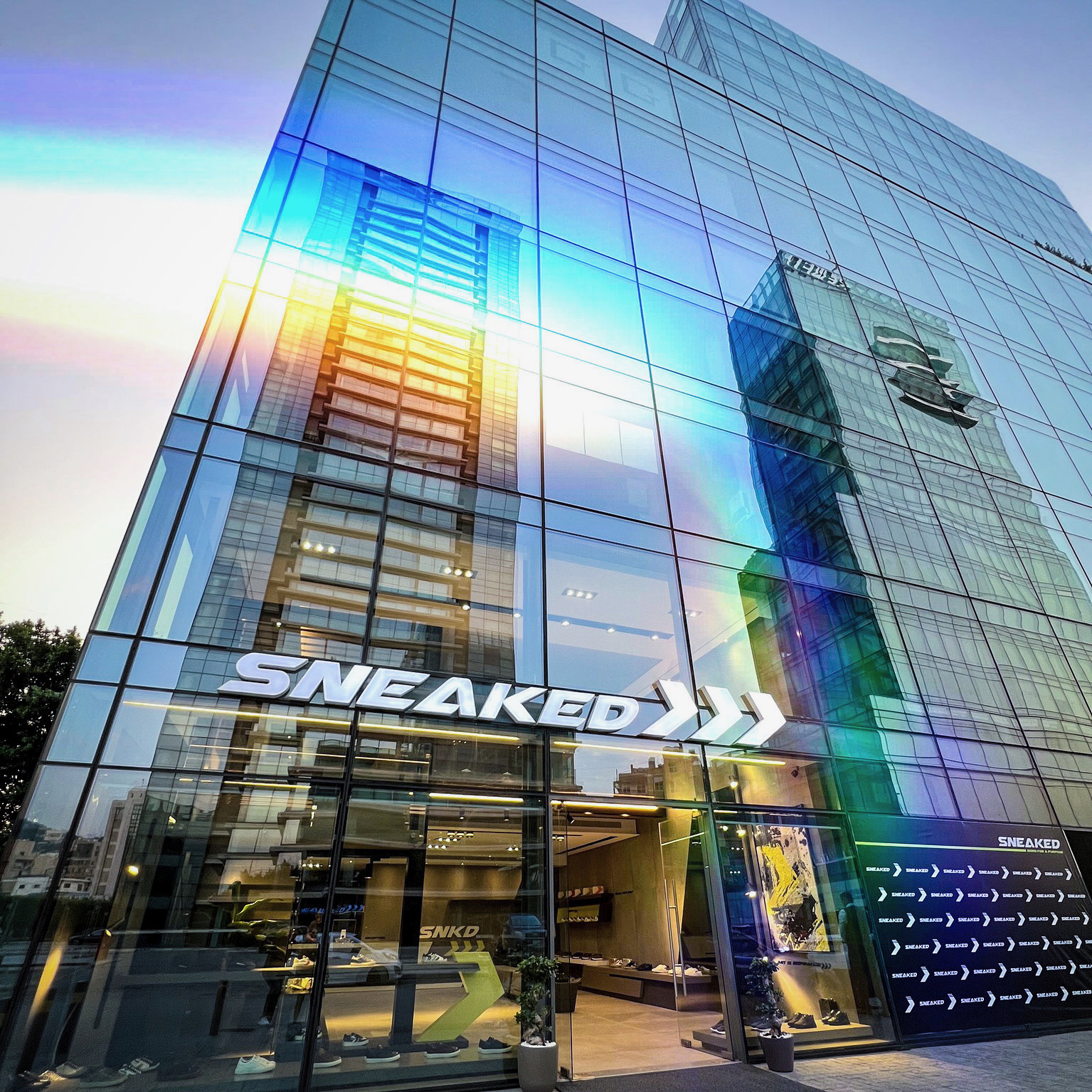 Flagship Location - Sneaked Official
